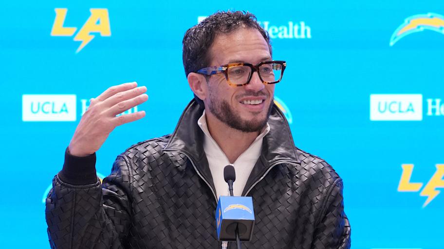 Dolphins expert sets the stage for Mike McDaniel and the Chargers ...