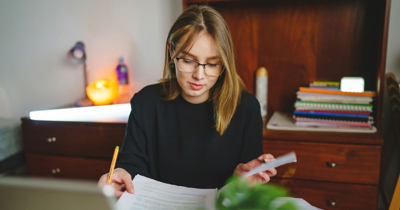 Teacher conspires to 'lose' 60 student essays because she doesn't want ...