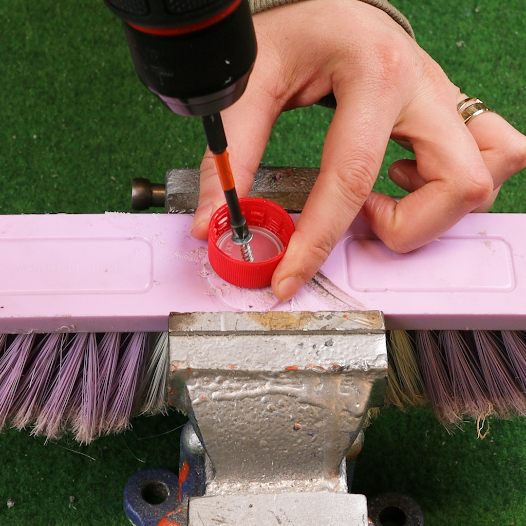 Save money with this broom-fixing hack