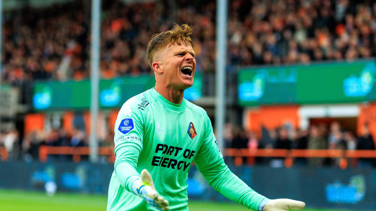 Ronald Koeman Junior is in minuut 88 grote held van Telstar