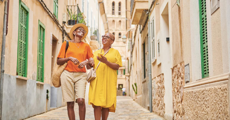 Americans are leaving the US in record numbers and spending hundreds to ...