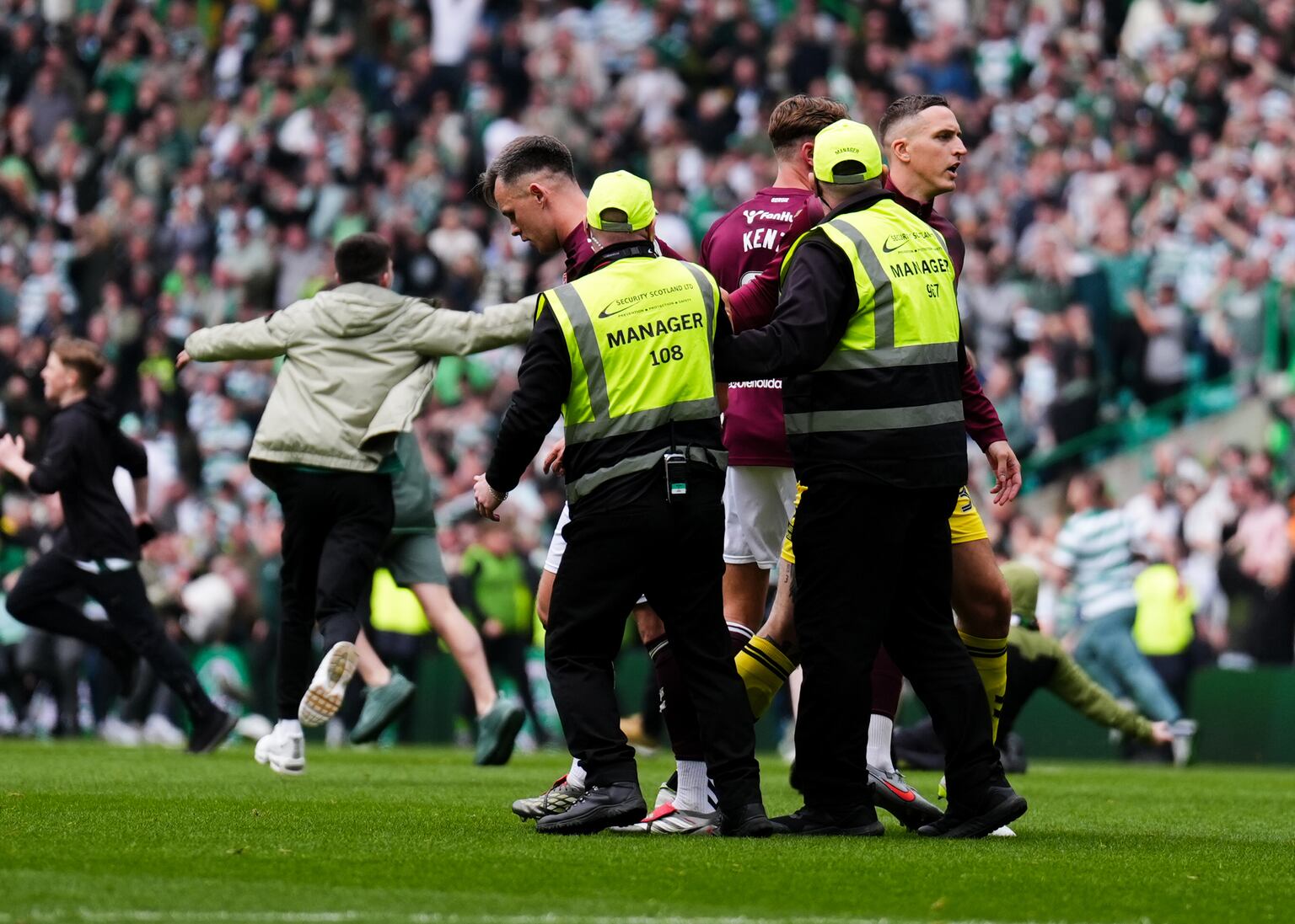 Police 'engaging' with Hearts after Celtic pitch invasion