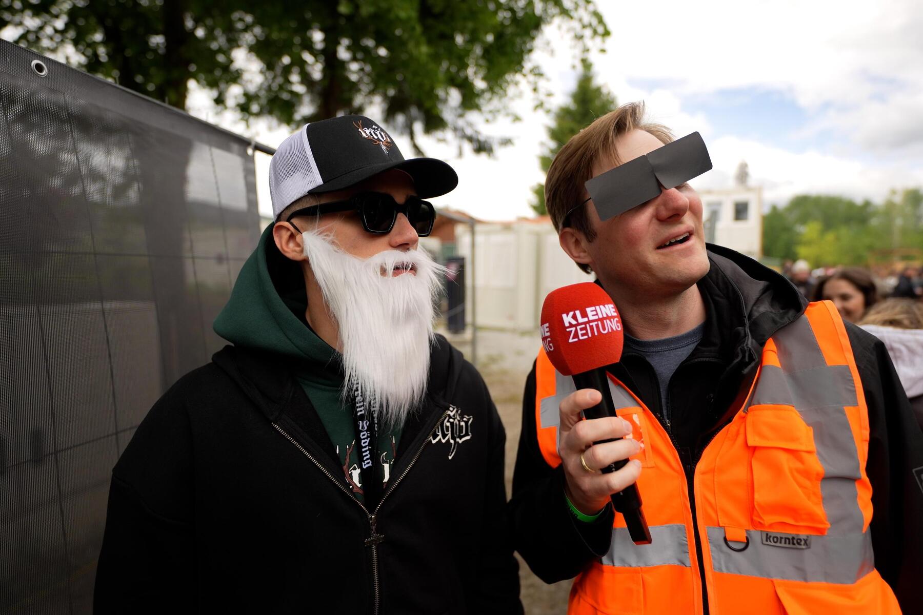Beim Rehrlsalotsetzen bleibt sogar der Sonderreporter inkognito