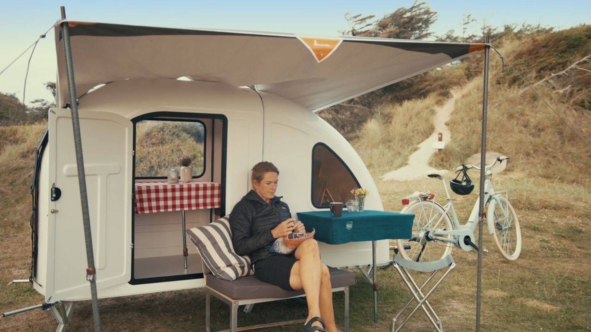 Foto’s: deze minicaravan (2 persoons) is dé droom voor fietsvakanties