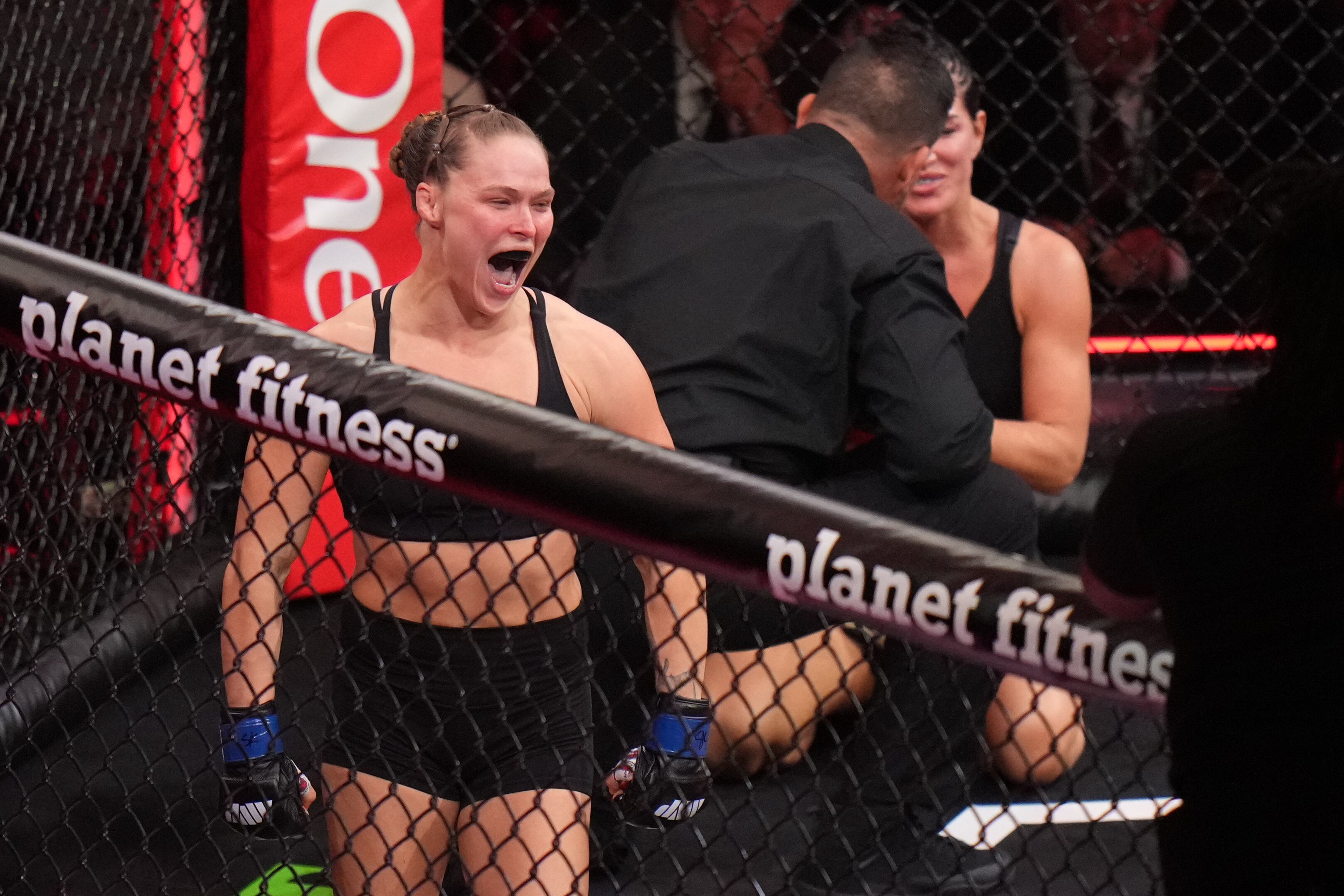 Rousey's 17-second armbar victory ends 10-year hiatus