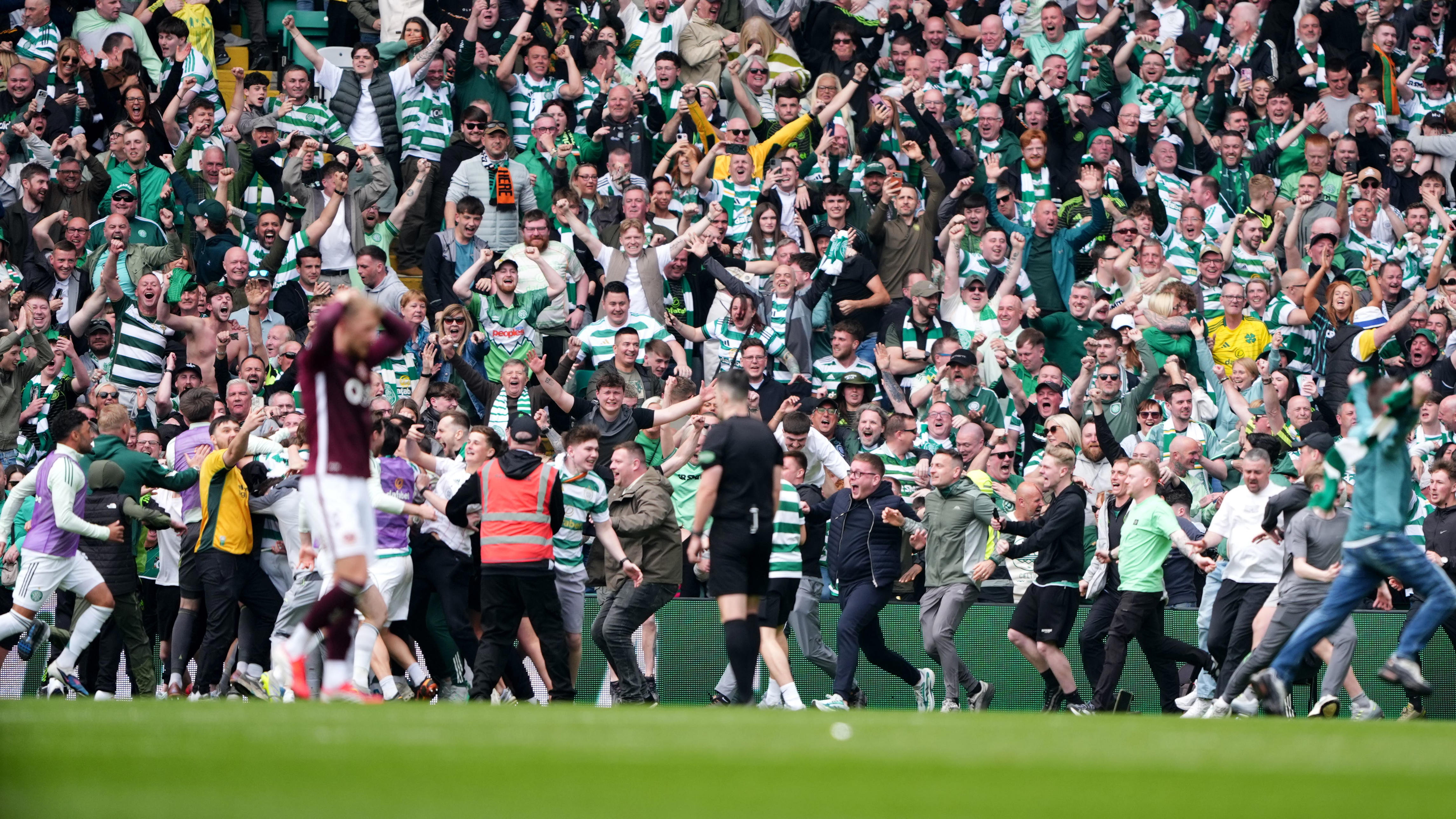 Police 'engaging' with Hearts after Celtic pitch invasion