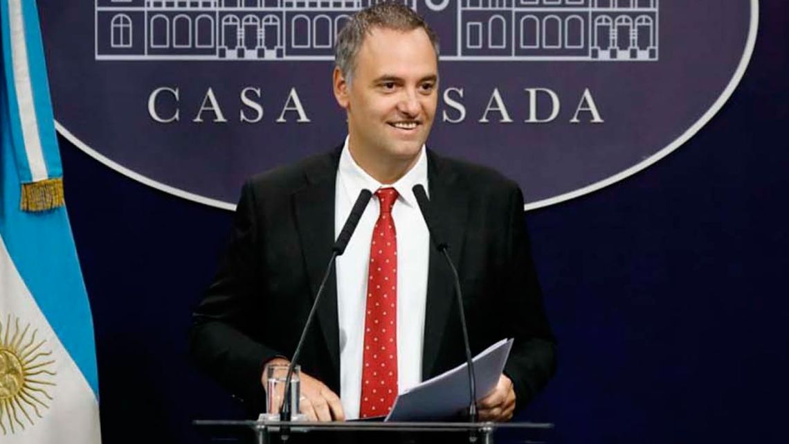 La estrategia del Gobierno para proteger a Manuel Adorni, Luis Caputo y ...