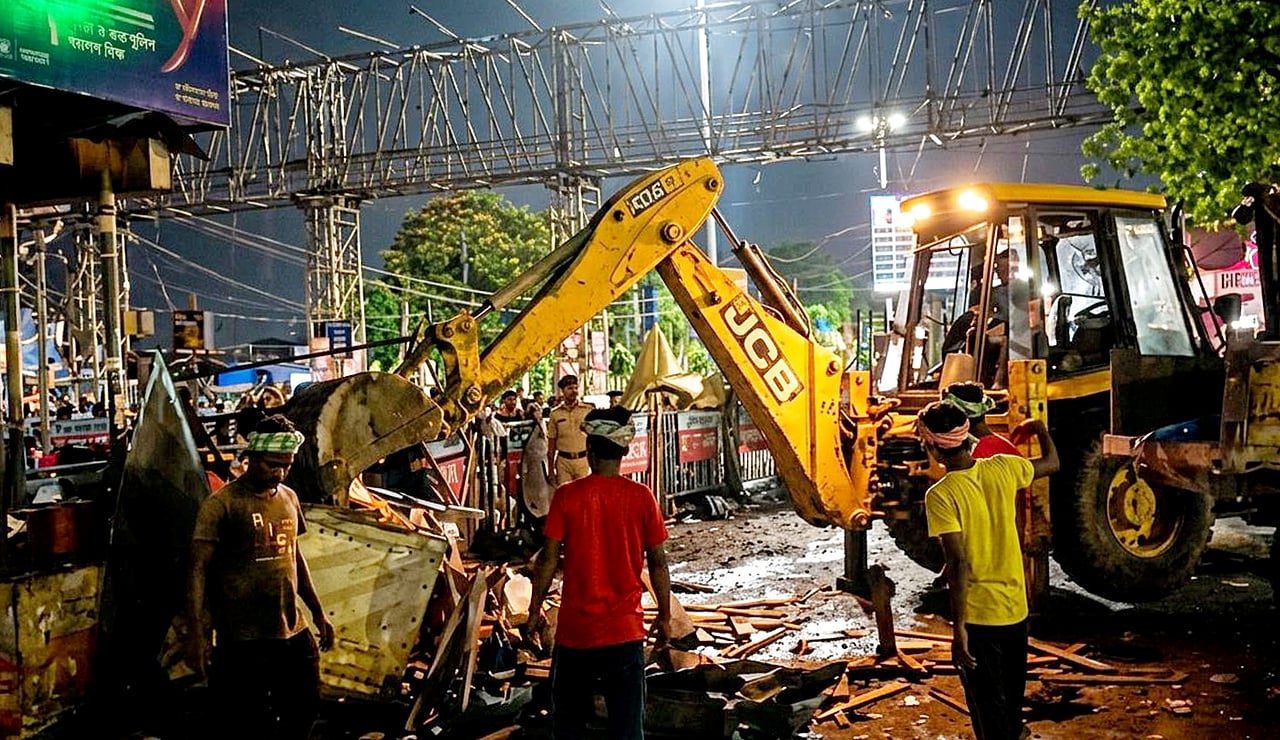 Massive demolition drive carried out near Howrah railway station in Bengal