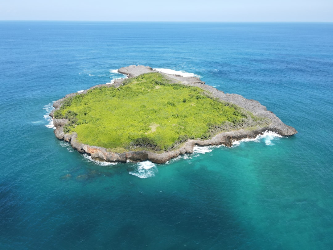 5 islands once loved by celebrities - but now left abandoned