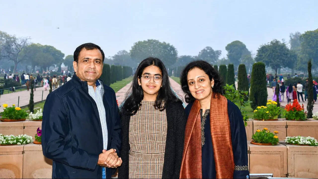 Swasti Sneh tops DPS RK Puram with 99.4% in CBSE Class 12, says ...
