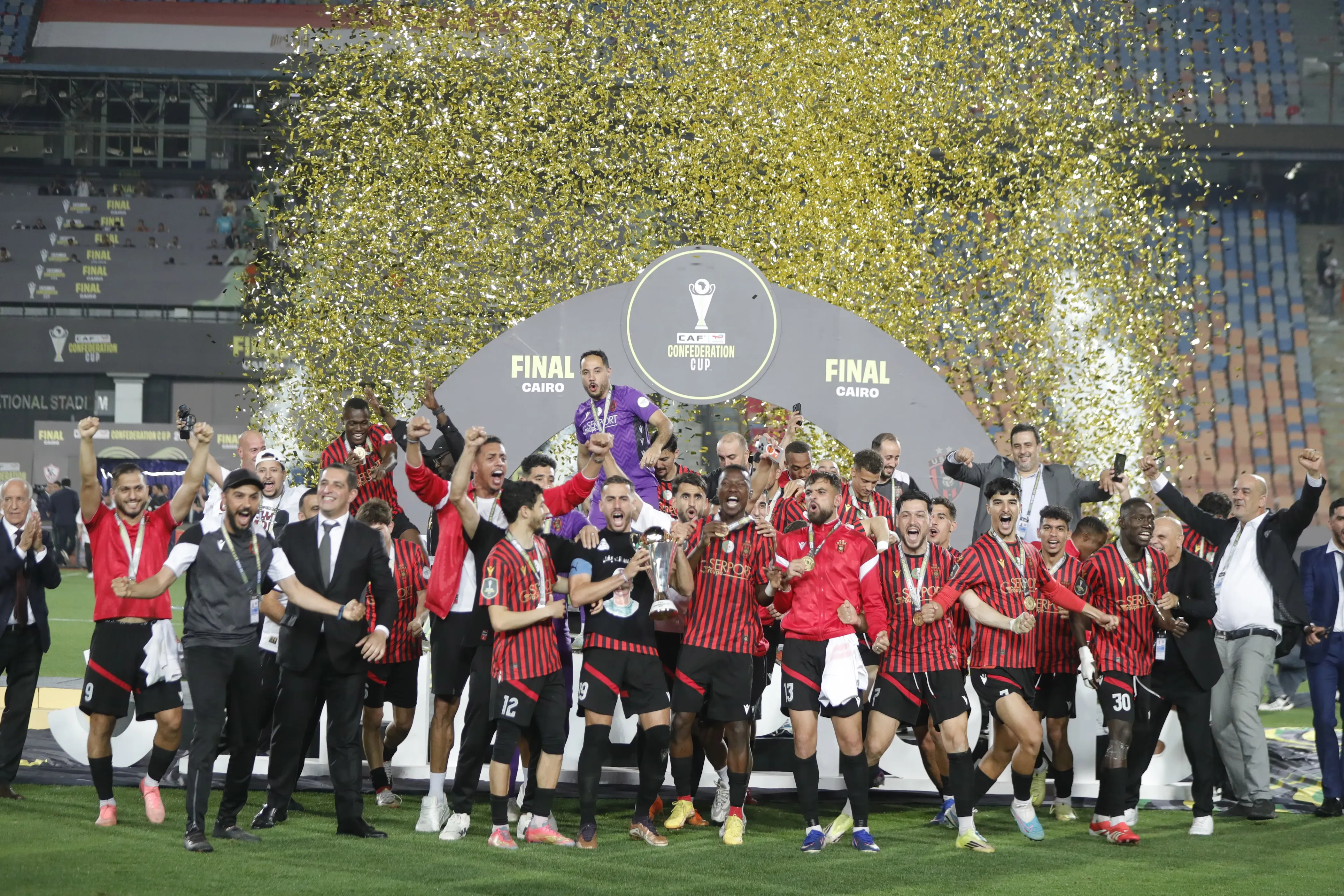 L’USM Alger remporte sa deuxième Coupe de la CAF … après 17 tirs au but