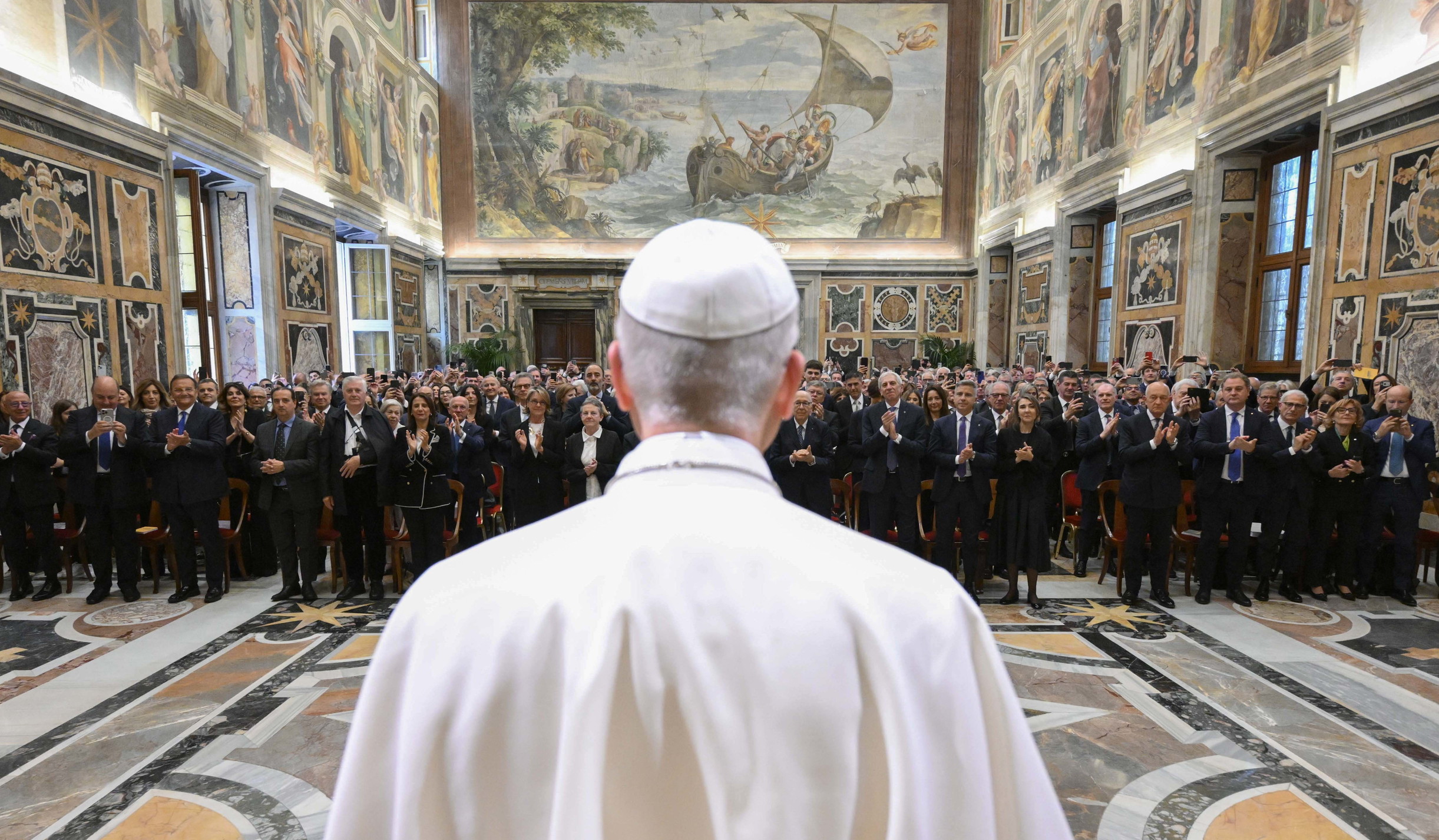 Leone fa piazza pulita e "archivia" Bergoglio: dopo Giustizia e Ior ...