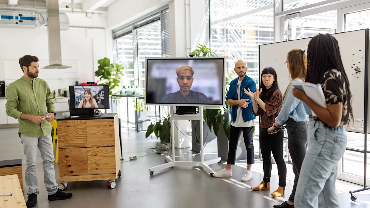 Dropbox chief people officer: The hybrid work model is 'the worst of ...