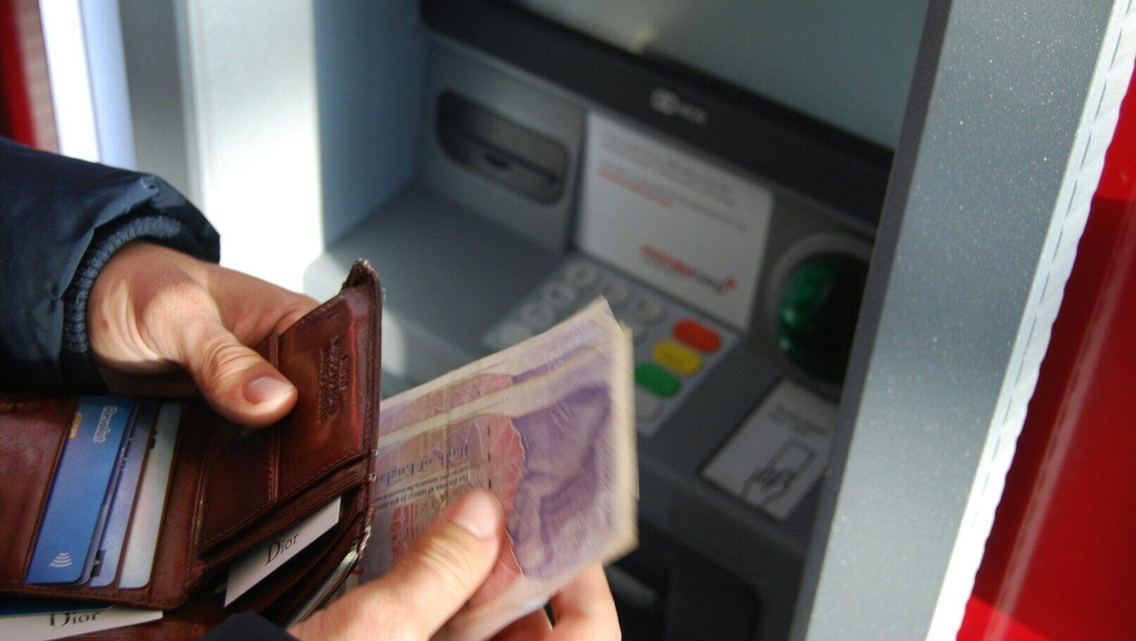 Brusel zavádí jednotný limit pro hotovostní transakce. Co se mění pro ...