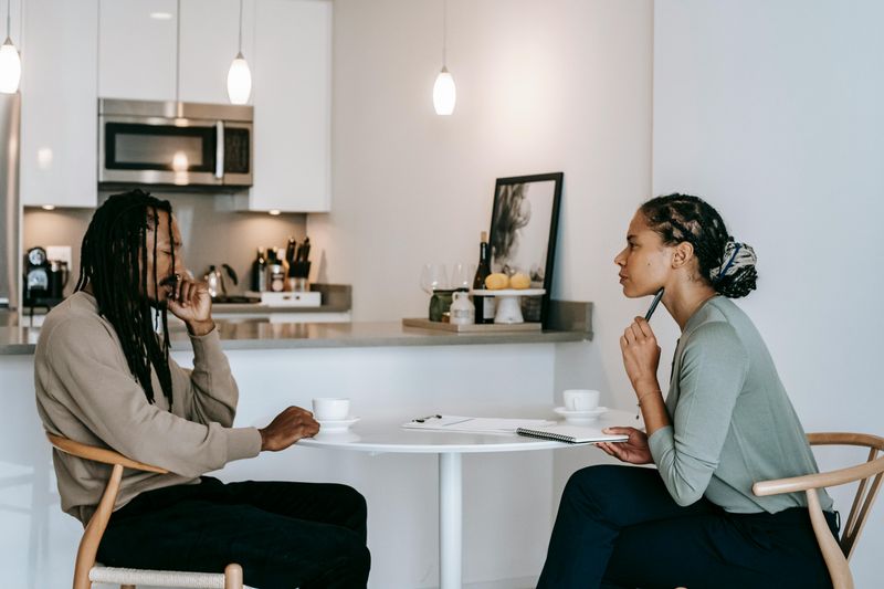 10 meaningful little things men do that leave a lasting impression