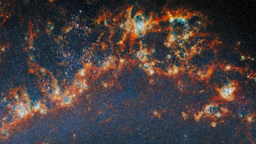 Webb and Hubble sink deep into the dazzling Whirlpool Galaxy — Space ...