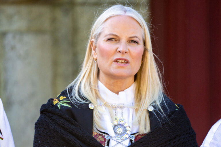 Dit is wanneer zoon van Noorse kroonprinses Mette-Marit zijn straf te ...