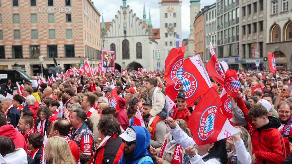 Logo verunstaltet! 1860-Fans crashen Bayern-Meisterfeier