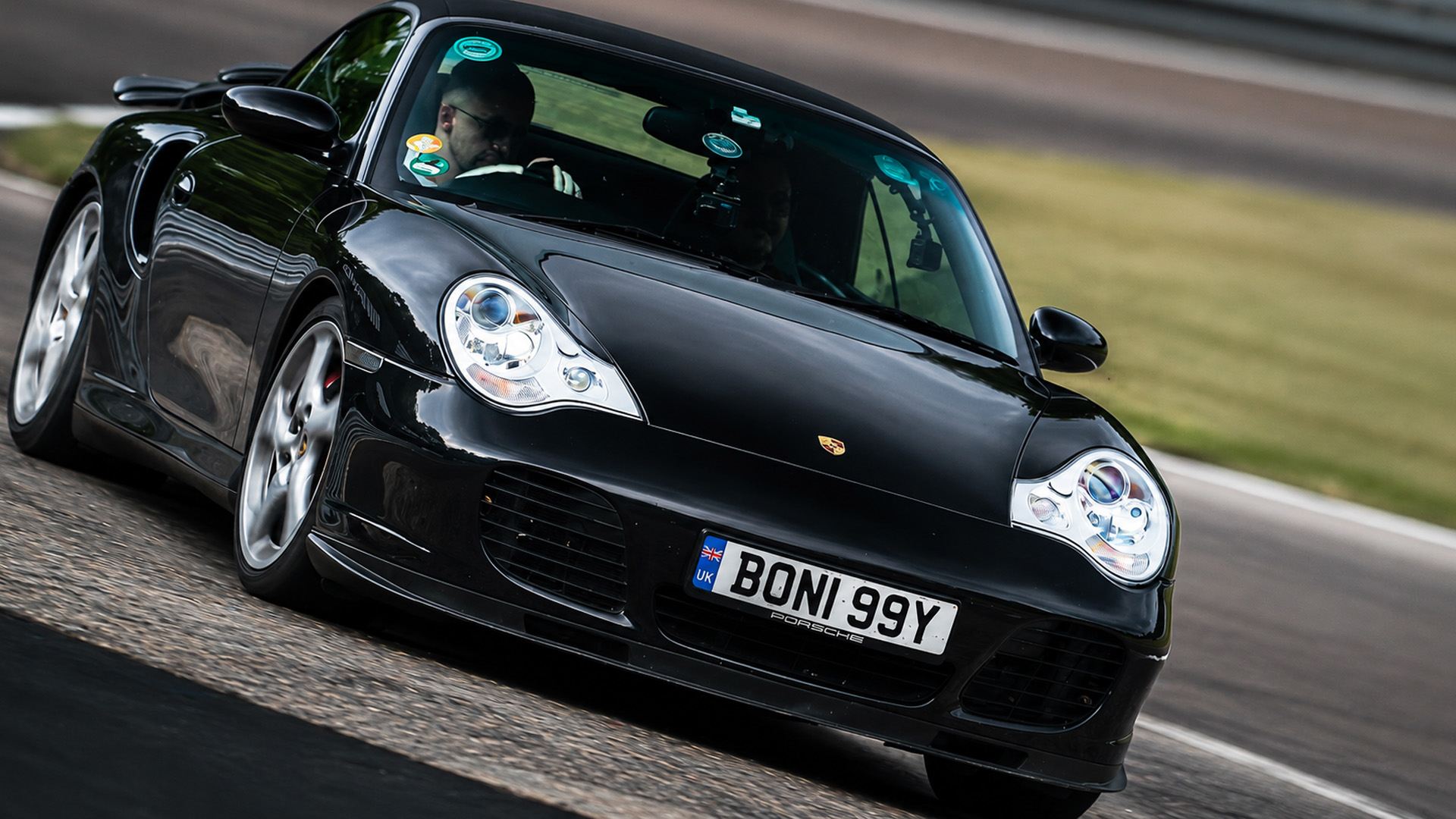 Porsche 996 Turbo attacks like a rocket on track