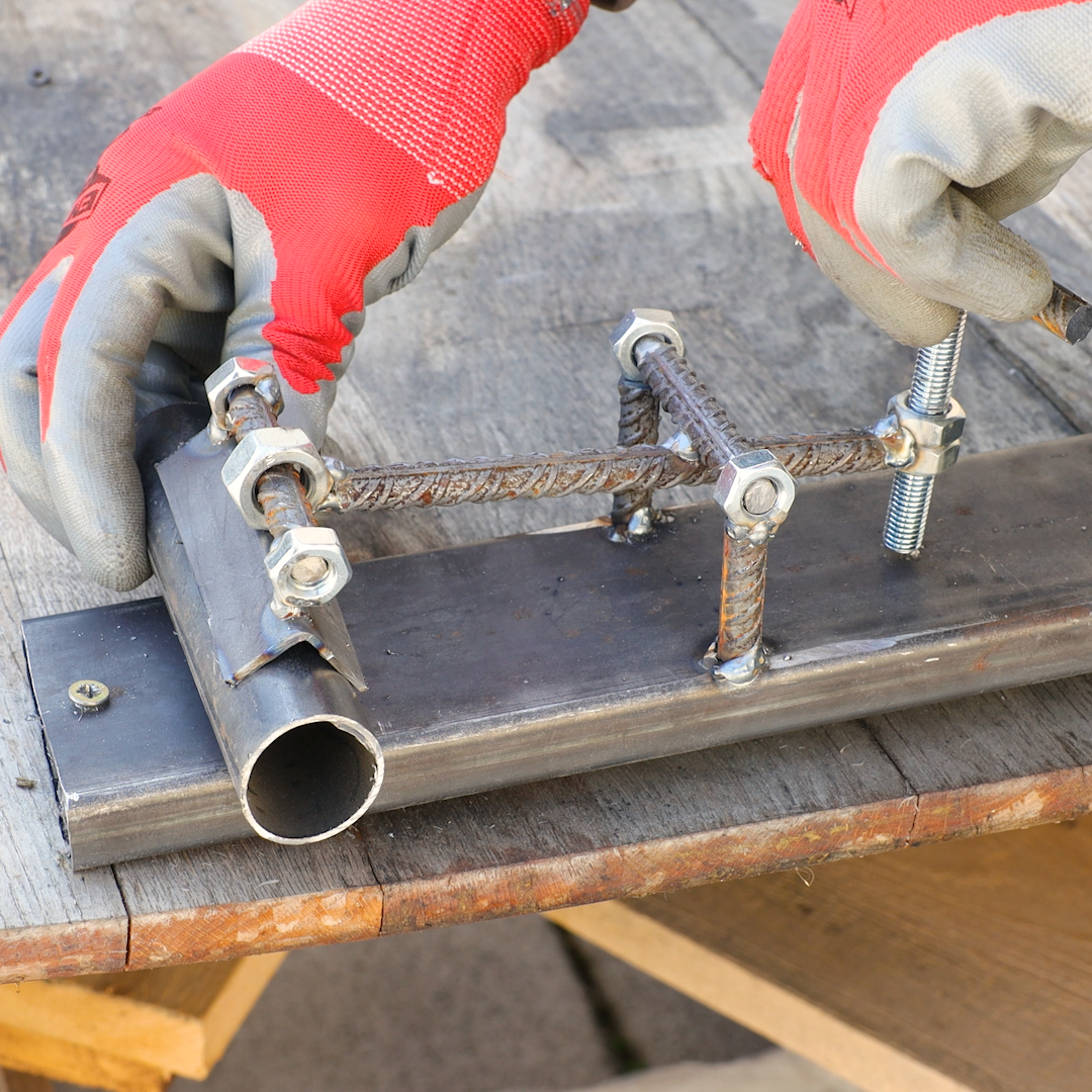 Simple jig for precise pipe positioning