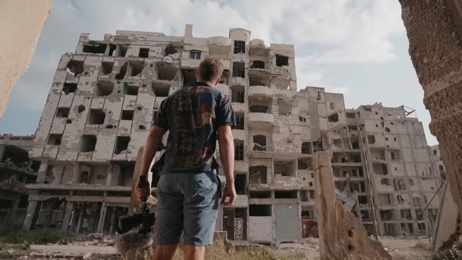 2,000 people live inside this Middle Eastern border maze - and almost ...