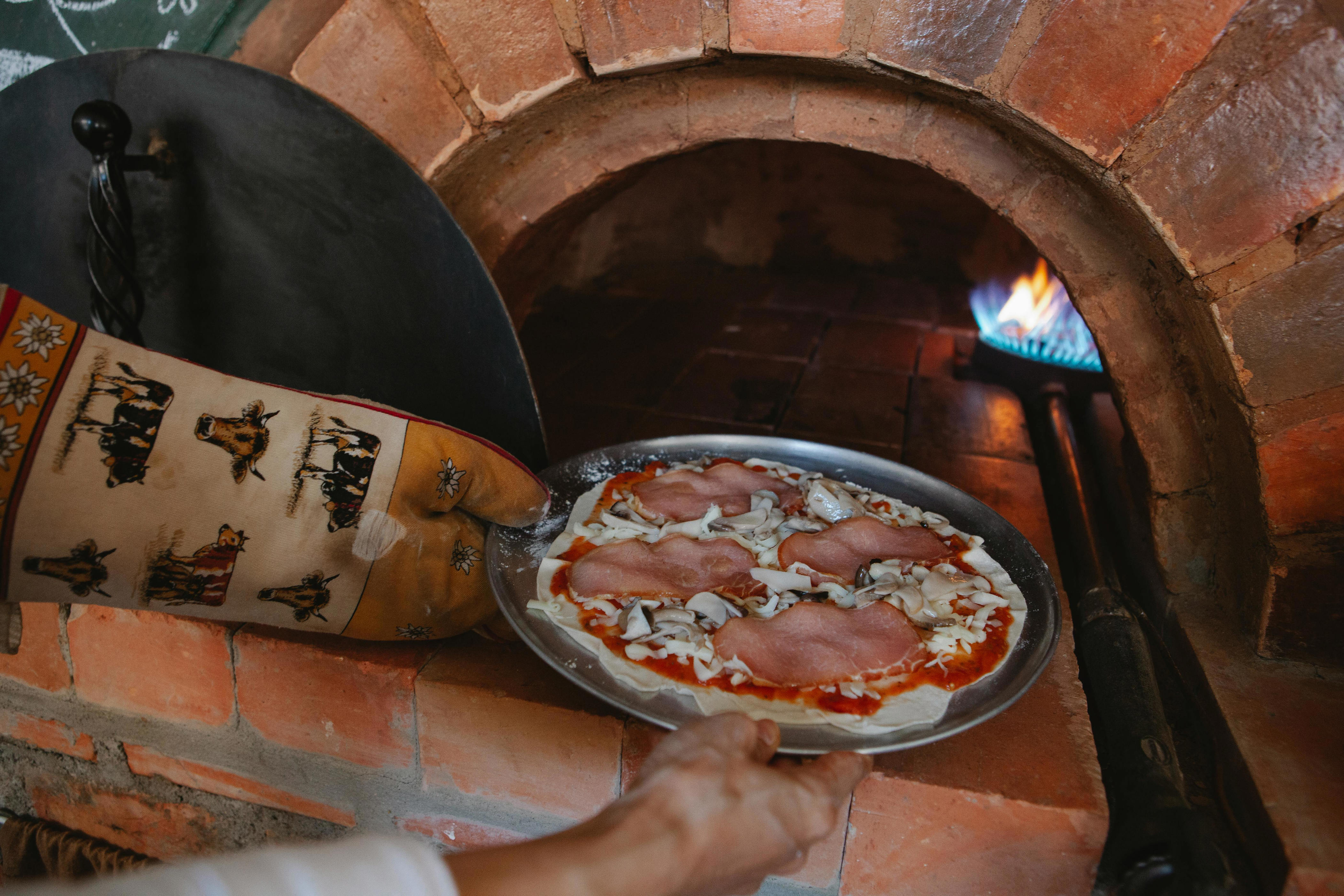 I asked four professional chefs to cook frozen pizza and now I cannot ...