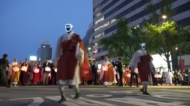 Robot Buddhist monks march at South Korea’s Lotus Lantern Festival