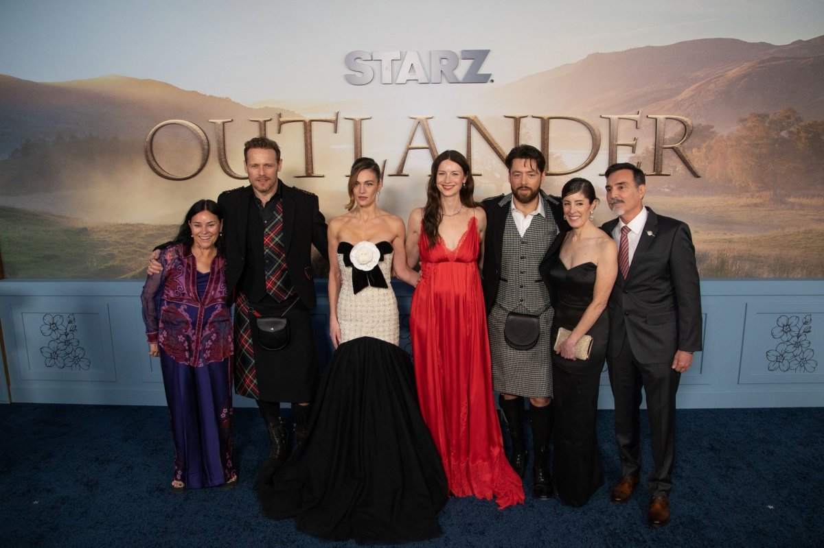 John Bell: 'Outlander' cast is in the acceptance stage of grieving