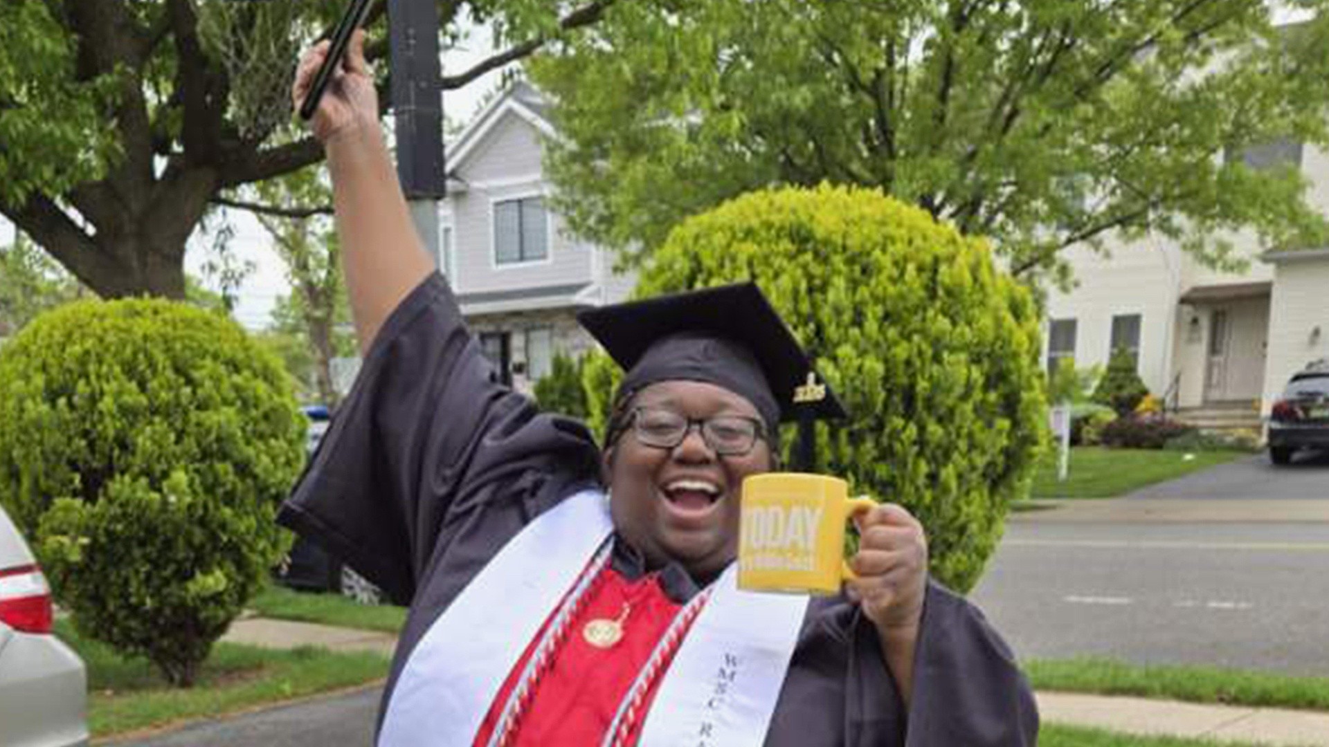 Sunday mug shots: Willie Geist congratulates 2026 graduates