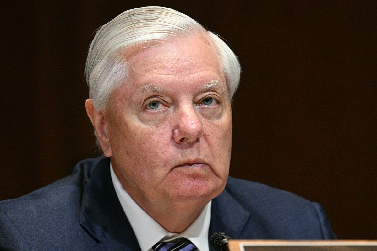 Lindsey Graham rants about Churchill when asked about Trump comments