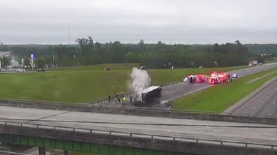 Officials respond to overturned 18-wheeler spills I-77 in Killian area