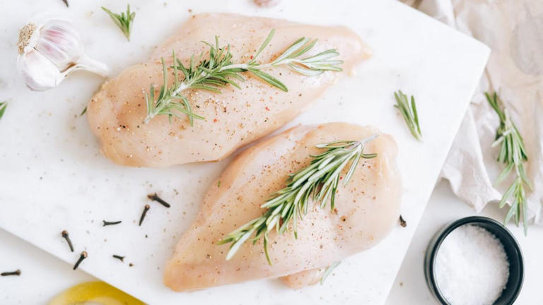 My new neighbor invited me to dinner, then served pink chicken she ...