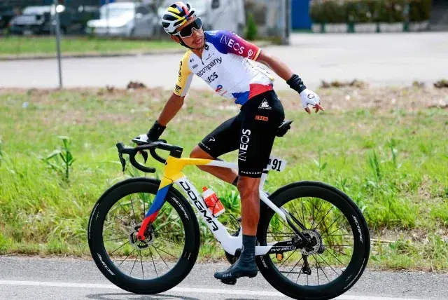 Einer Rubio y Egan Bernal dieron pelea en la vibrante etapa 9 del Giro ...