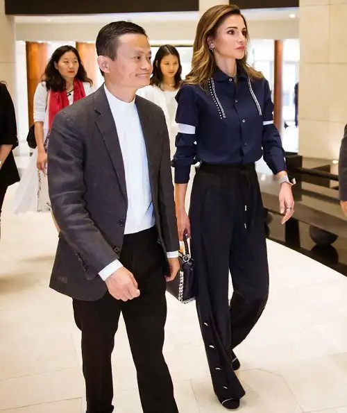 Los mejores looks de Rania de Jordania: elegante, moderna y siempre ...