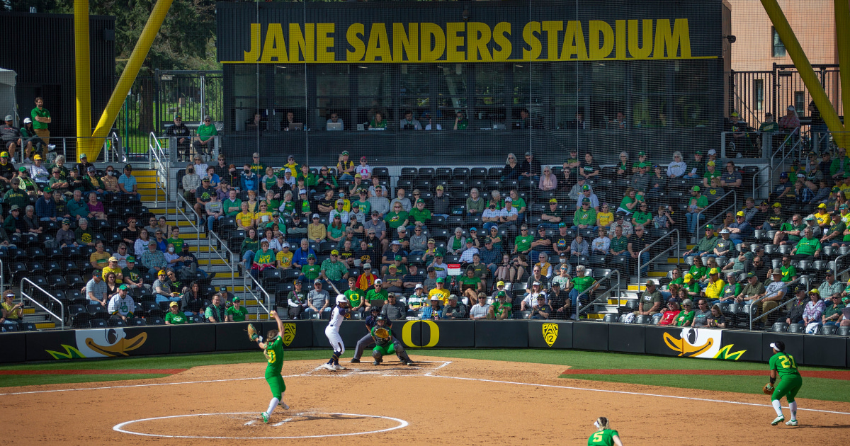 Oregon softball’s season comes to an end in Eugene