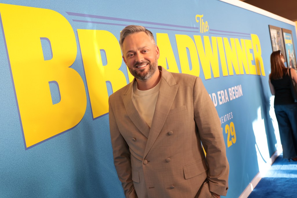 Famed comedian Nate Bargatze — who recently outsold Beyoncé — wants to ...