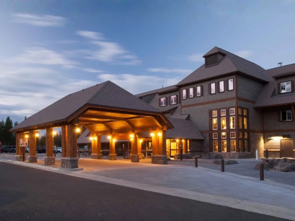 17 US cabin resorts near waterfalls, trails, and small towns