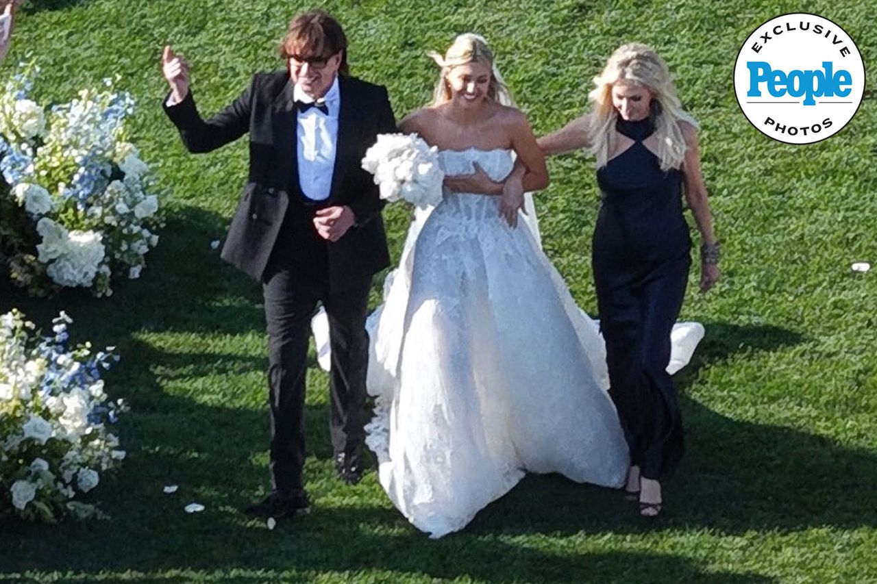 Heather Locklear And Richie Sambora S Daughter Ava Marries Tyler Farrar