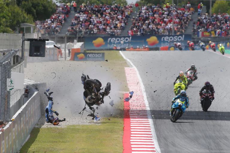Alex Márquez sufre un serio accidente que detiene el GP de Catalunya de ...