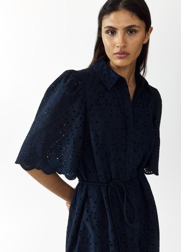 Schöner geht es nicht: Das Broderie Kleid von H&M im Sommer 2026