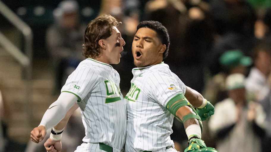 Top 25 baseball rankings give Oregon a timely boost as USC tumbles