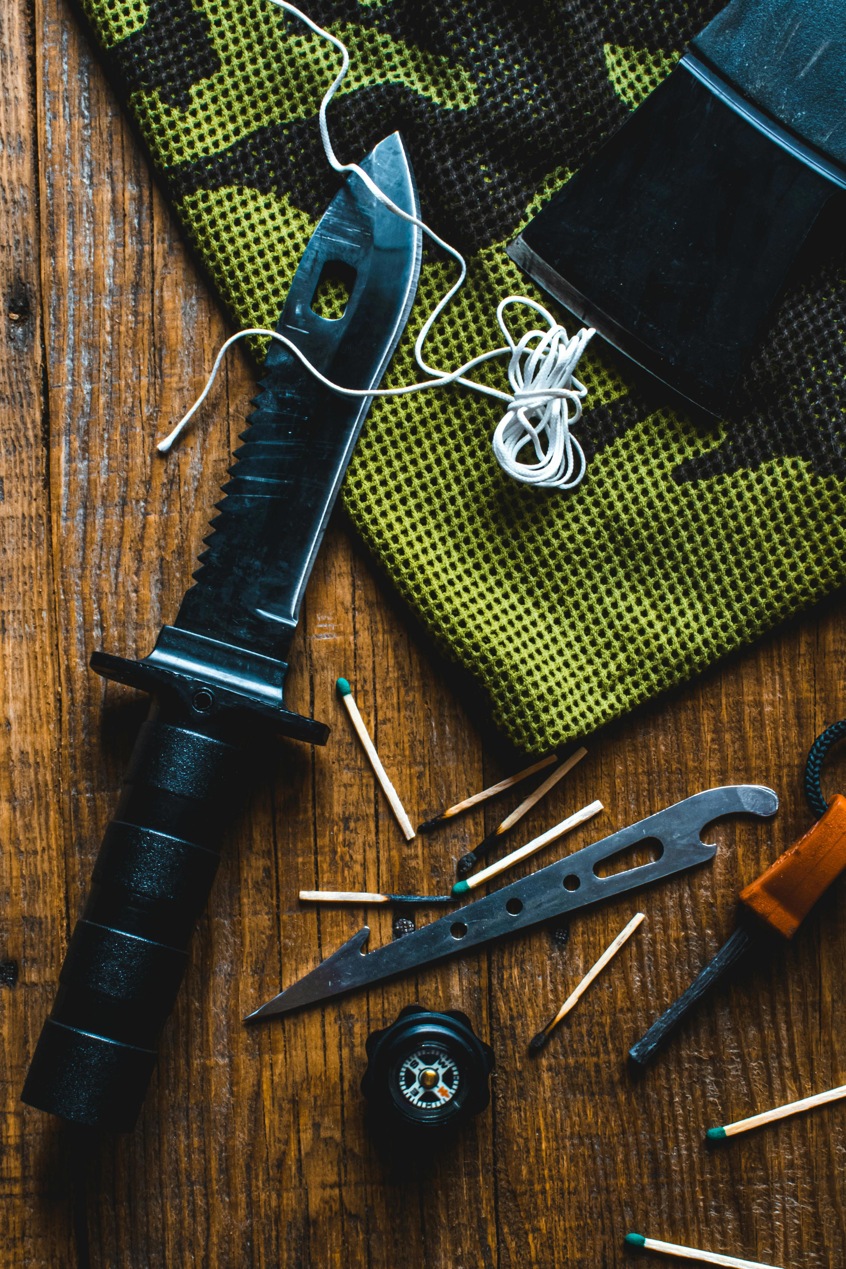 9 hunting knives that look premium but fall apart after one season in ...