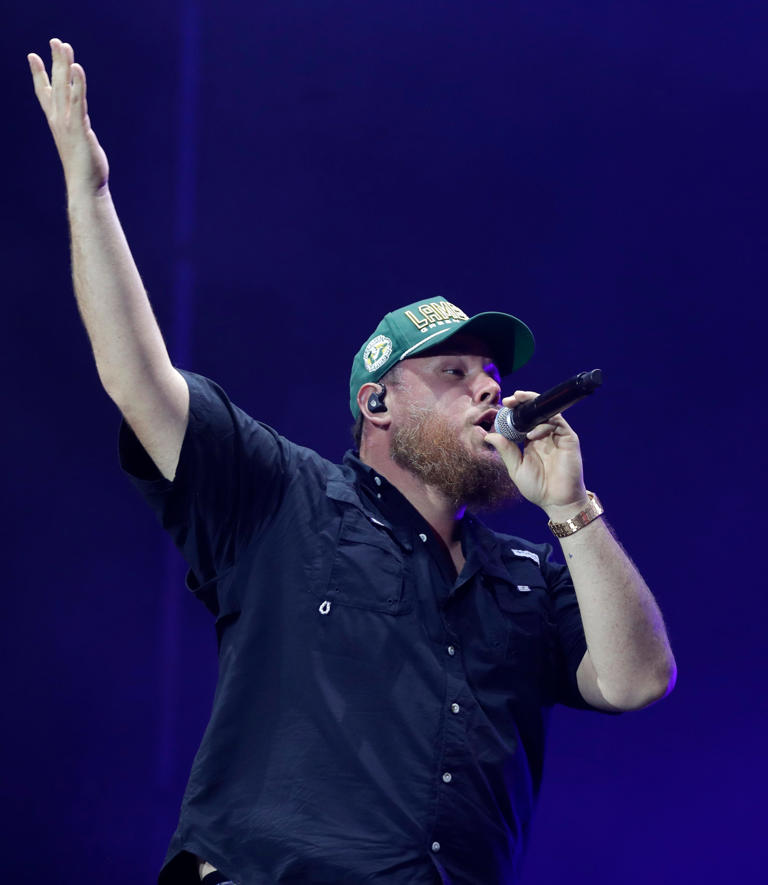 'Majestic': David Bakhtiari on Packers shotgunning beers with Luke Combs