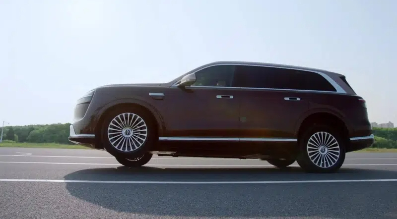 SUV elettrici cinesi, ora viaggiano anche su tre ruote