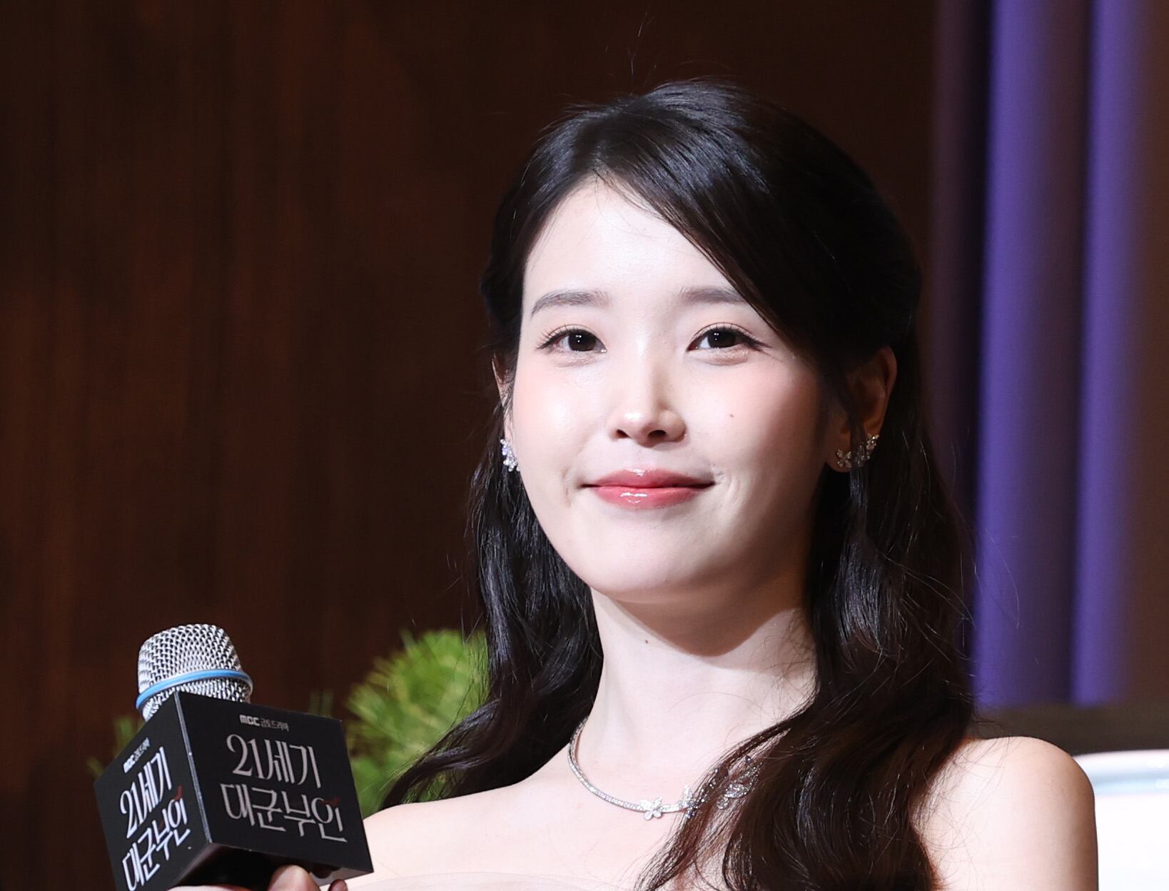 IU apologizes for 'Perfect Crown' controversies, pledges improvement