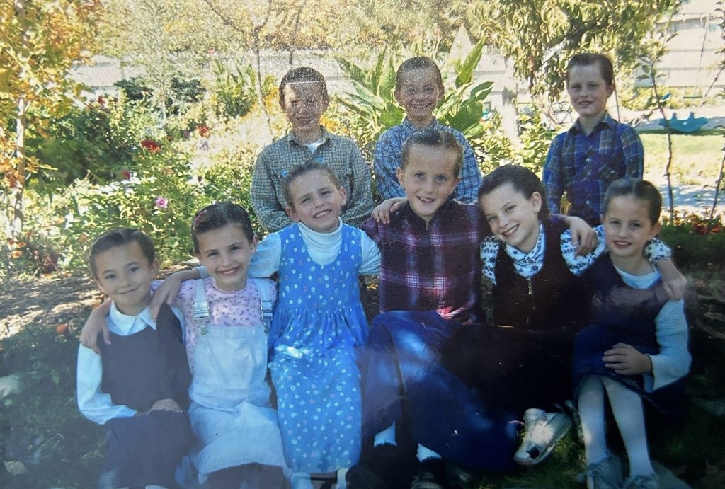 I grew up in a polygamous cult with 44 siblings and my dad’s many wives
