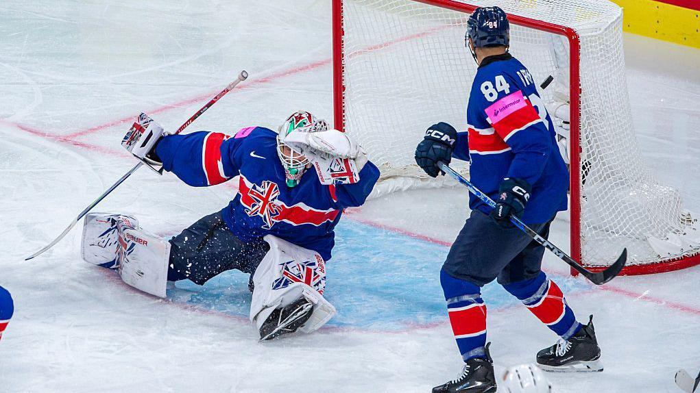Great Britain fall to champions United States