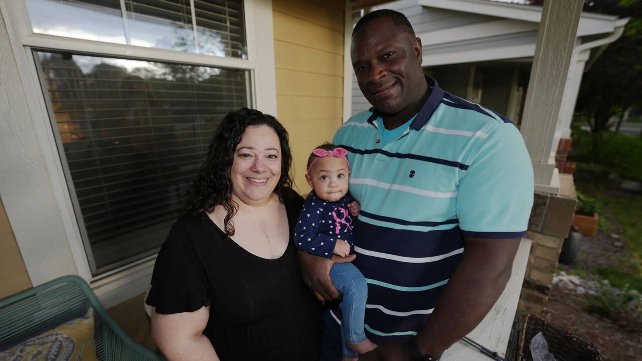 Advocacy for NICU leave gains momentum as parents push for legislative ...
