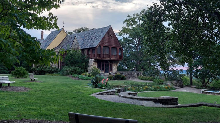 Missouri's scenic St. Louis suburb is an affordable community with ...
