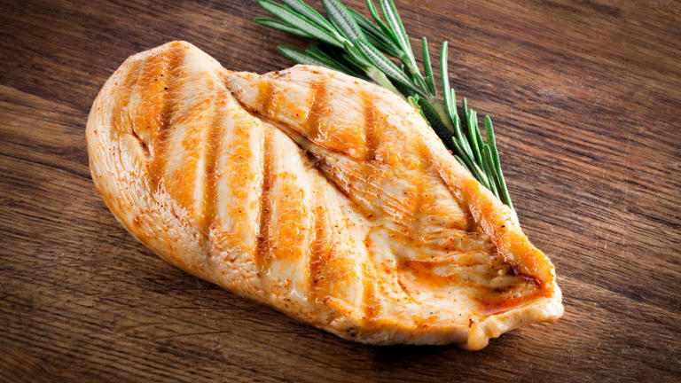 My new neighbor invited me to dinner, then served pink chicken she ...